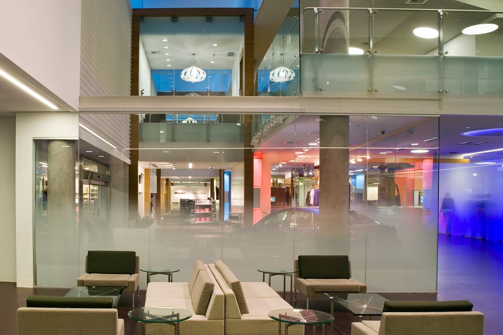 MS Bldg 92 S061671 01 C060025 09 N20 Reception Store