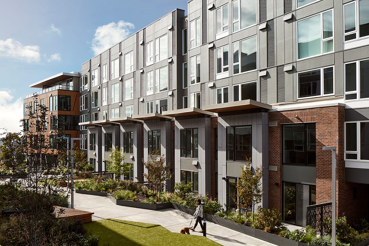 JacksonApts C151033 09 S161033 01 N20 Sidewalk Walker Dog Gardens ...